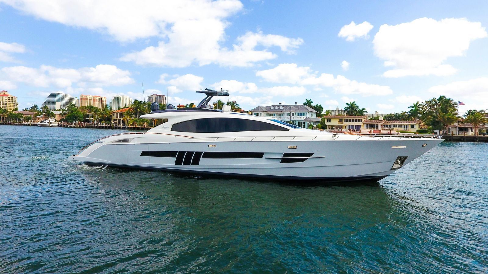 Lazzara Motor Yacht New Life Back on the Market